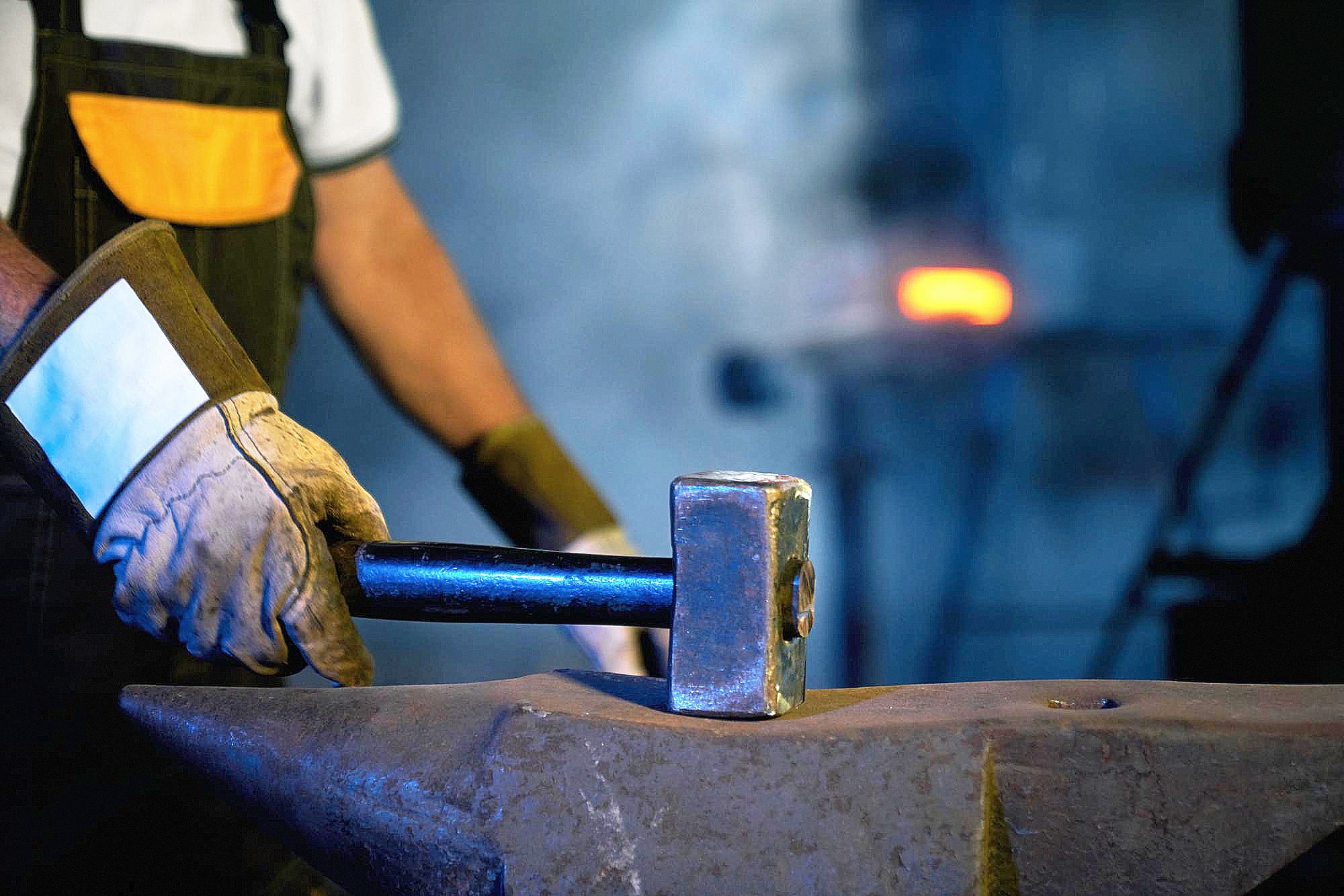 Banche centrali schiacciate tra incudine e martello